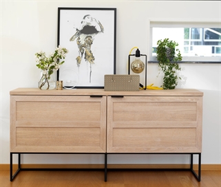 Rowico - Everett skænk - Hvidpigmenteret m. sort stel